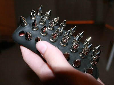 ASHLEY TREECE: DIY-Spiked iPhone Cover