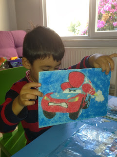 DIE ABENTEUER VON KEREM: Malen mit buntem Sand