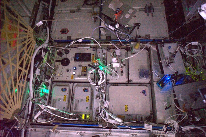 Suburban spaceman: NASA ESA: The Kitchen in the ISS
