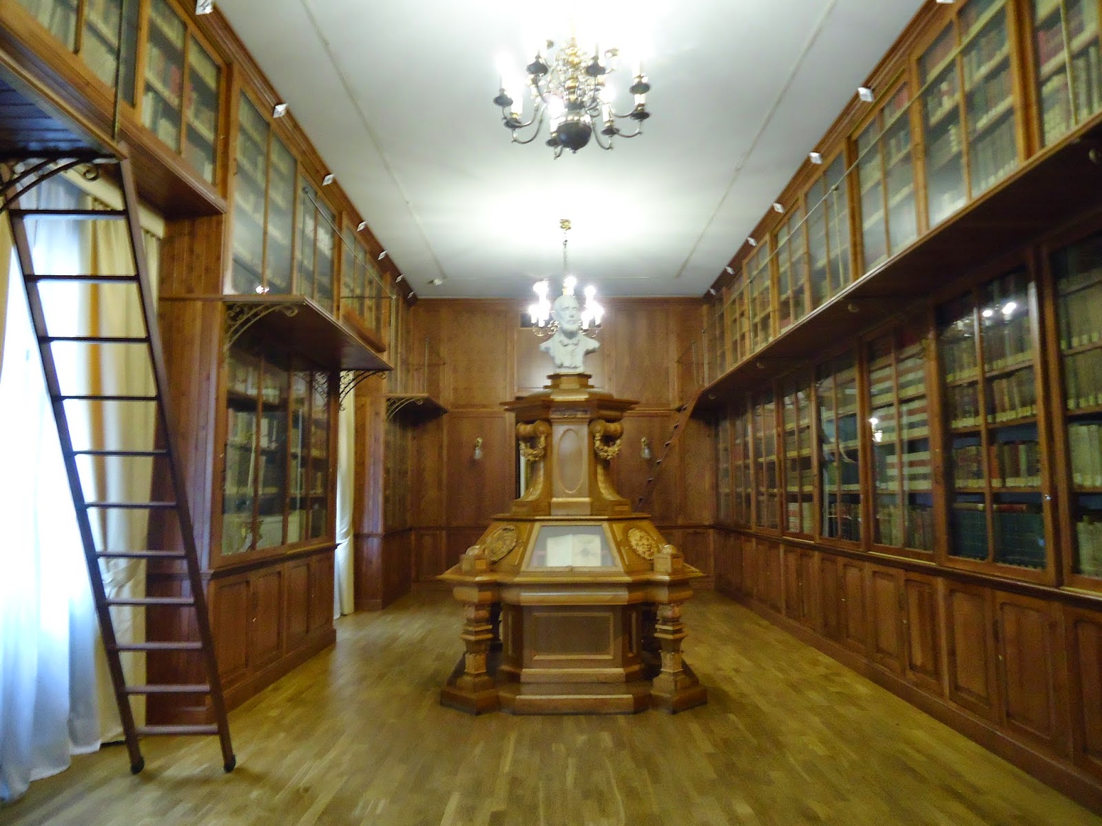 Spain I love you: EL PALACIO CERVELLO.BIBLIOTECA (VALENCIA)