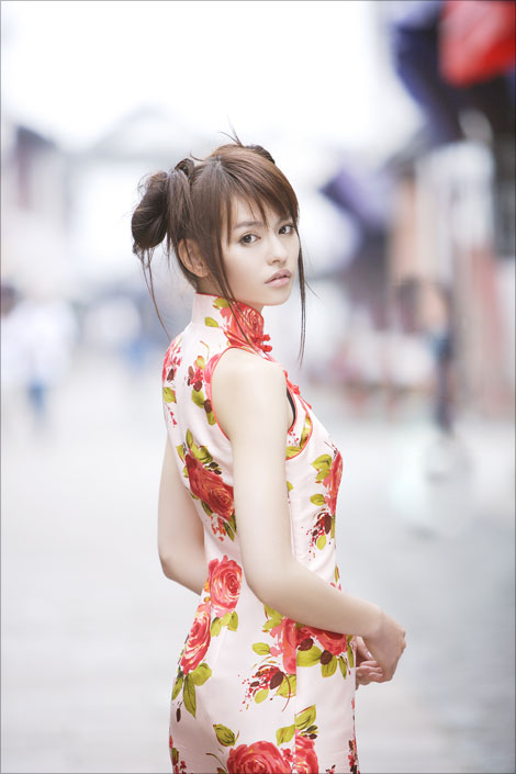 Shiratori Yuriko Wearing Mini Shanghai