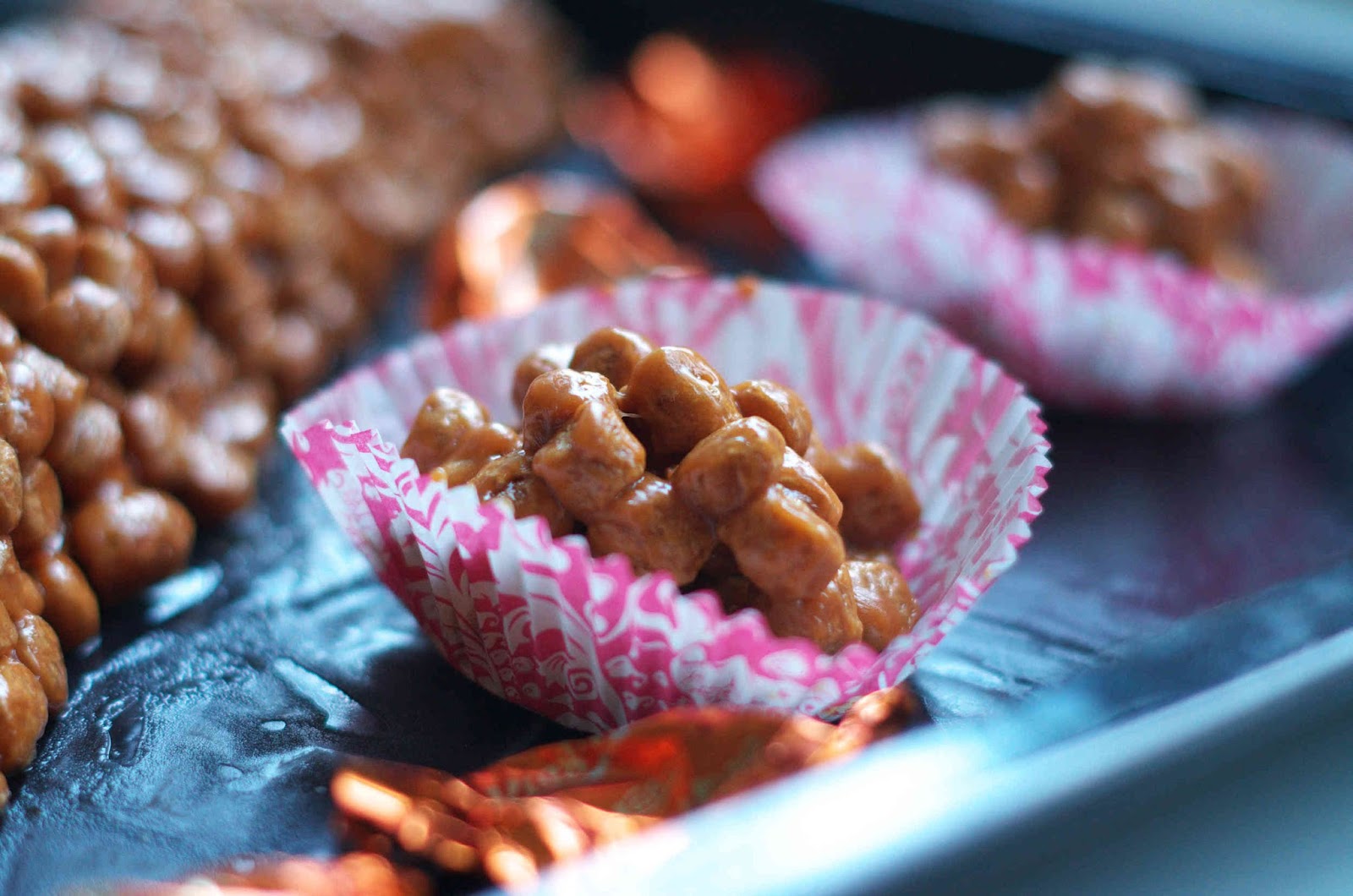 TOIT & PILT: Kass Arturi kook kamapallidega