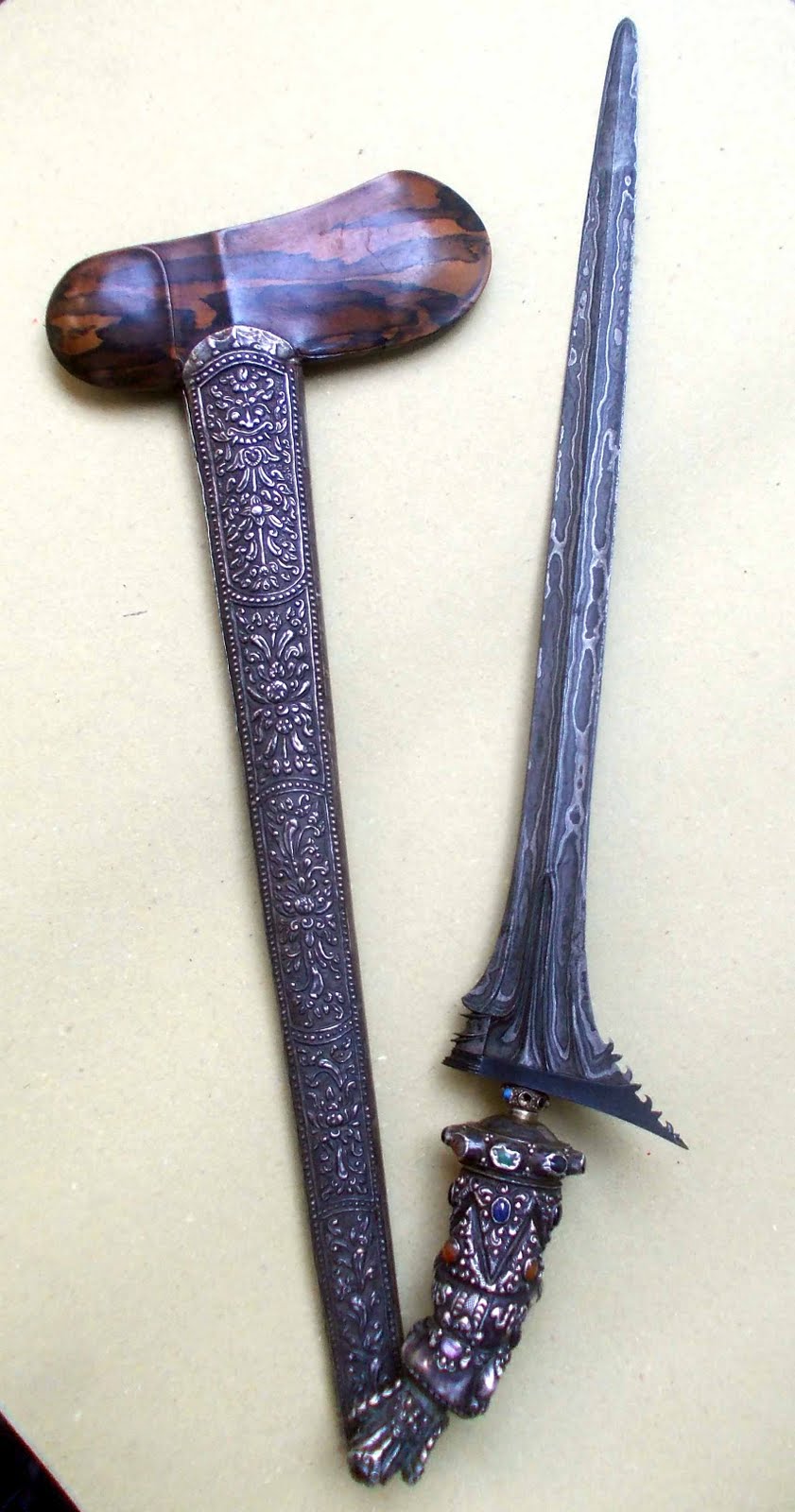 Antik Jawa: Keris Bali