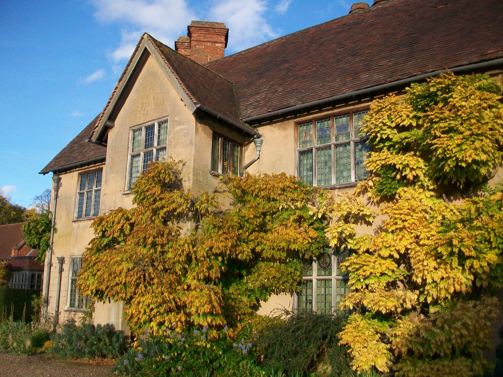 Kenilworth Castle and Packwood House - Laureny Loves...