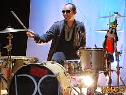 ISMAIL PRIYANTO: 10 DRUMMER TERBAIK INDONESIA