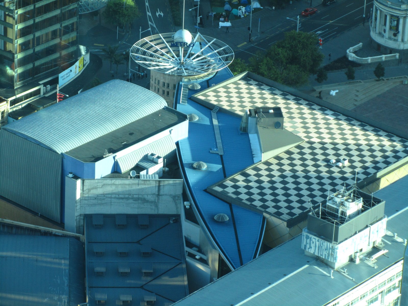 Magi and Sam: Auckland - Dinner in the revolving restaurant in Sky Tower.