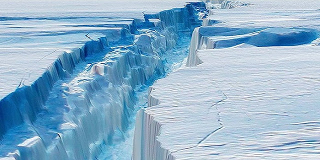 Huge 100-mile crack appears on one of Antarctica's largest ice shelves ...