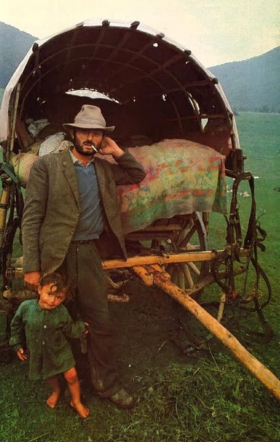 INTO THE VAGUE: A collection of Gypsy photos