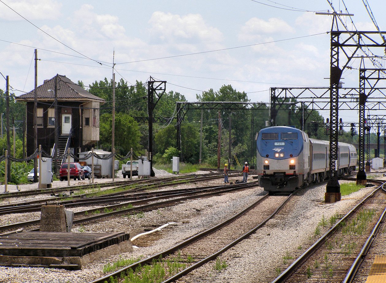 The Position Light: PHOTOS: METRA KENSINGTON Tower