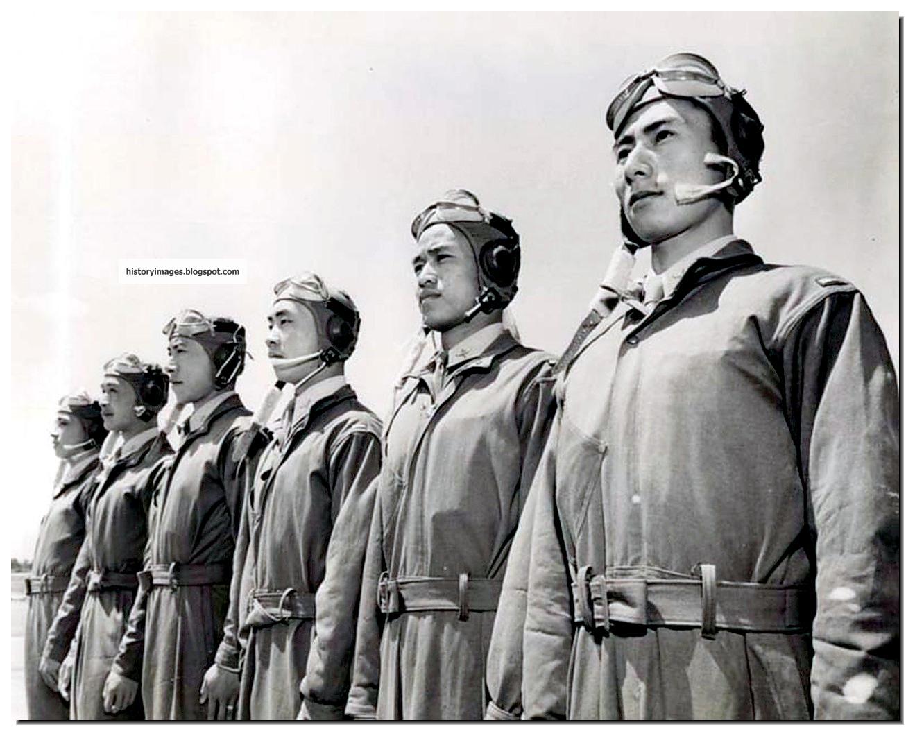 HISTORY IN IMAGES: Pictures Of War, History , WW2: Japanese Invasion Of ...