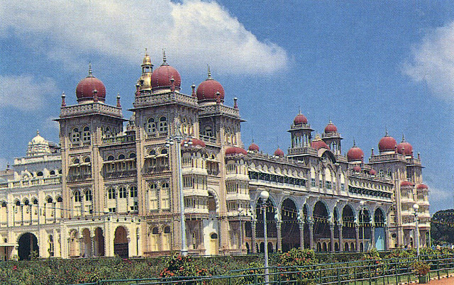 MARIETTE'S BACK TO BASICS: Lalitha Mahal and Maharaja Palace Mysore