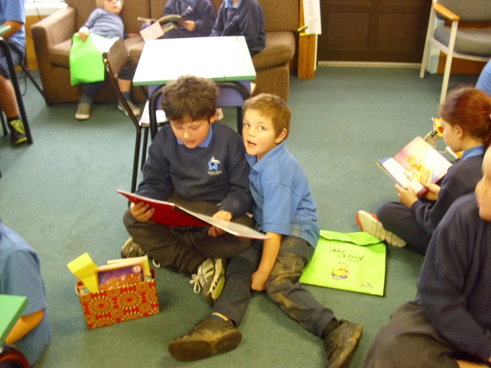 Room 14 New River Primary: Buddy reading is fun!