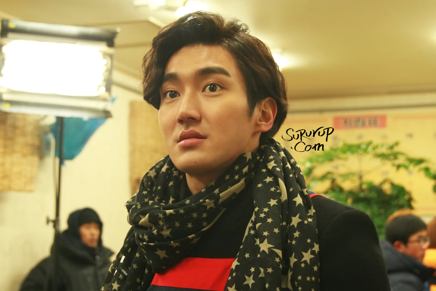 121209 Siwon at filming location | SiwonMinhoSehunBbuingBbuing