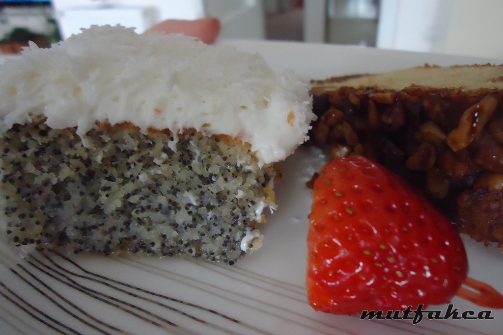 Mutfakça: MAVİ HAŞHAŞLI TATLI