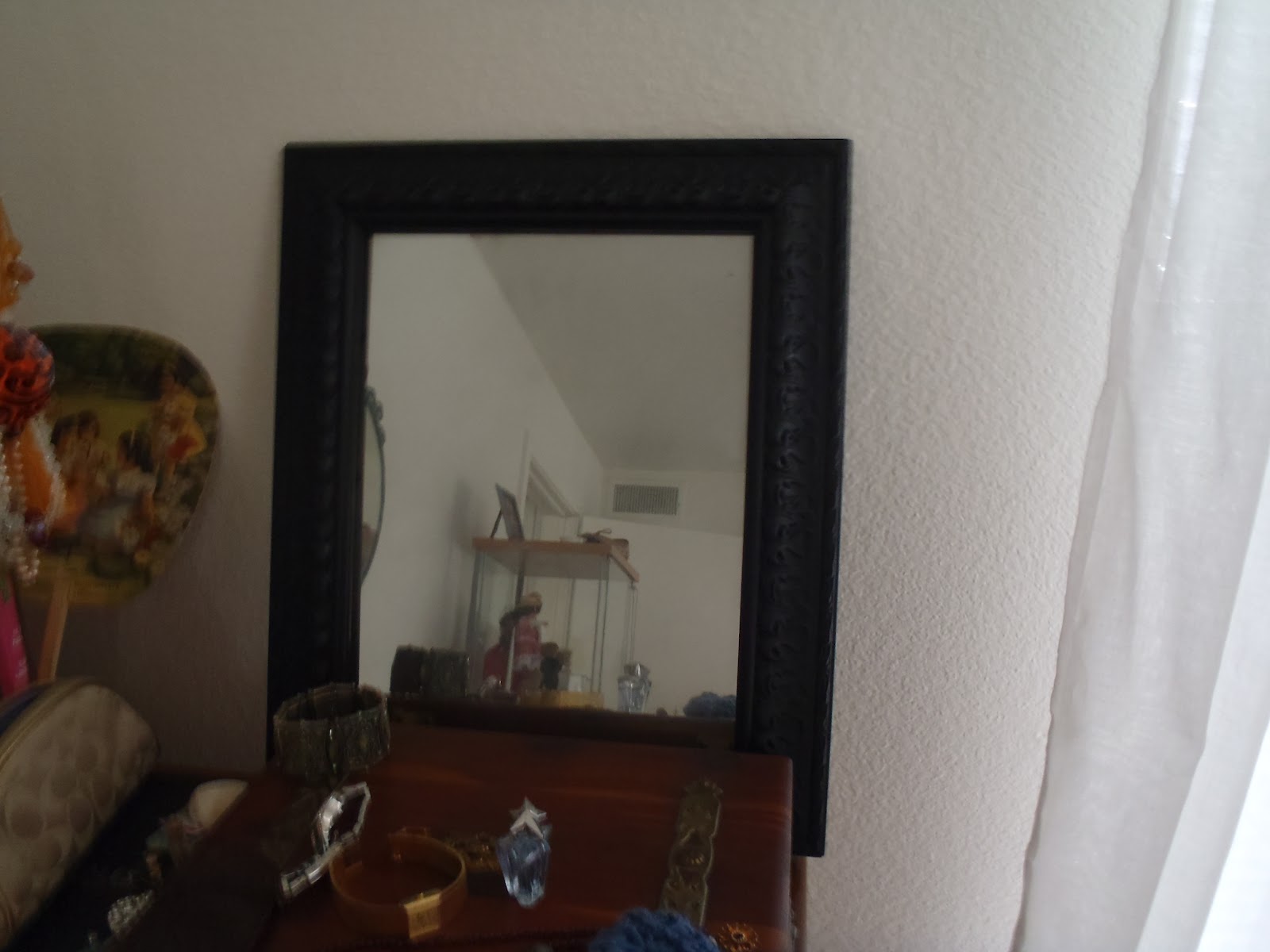 The Klutzy Crafter: Ugly Frame = New "Antique" Mirror with Krylon ...