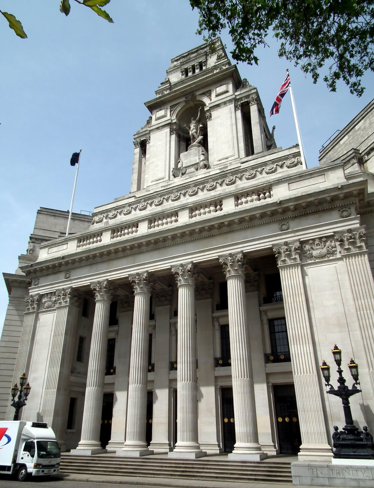 ORNAMENTAL PASSIONS: 10 Trinity Square EC3