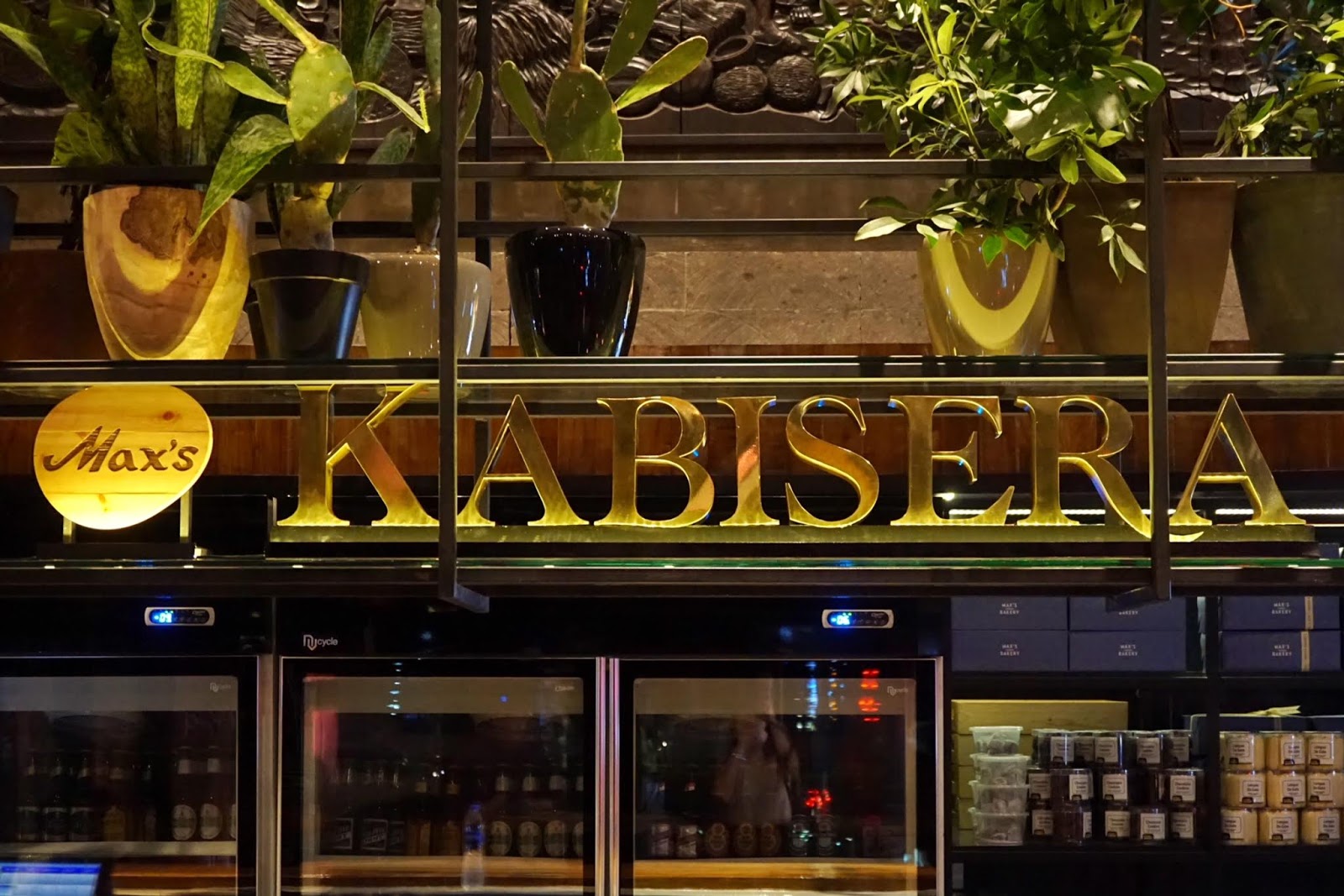 What Mary Loves: Two is Better than One: Max's Kabisera