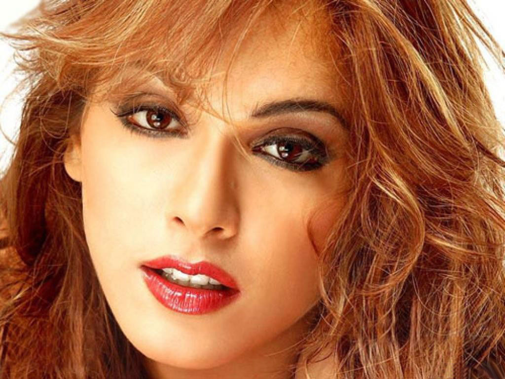 Isha Koppikar | opera poltergeist