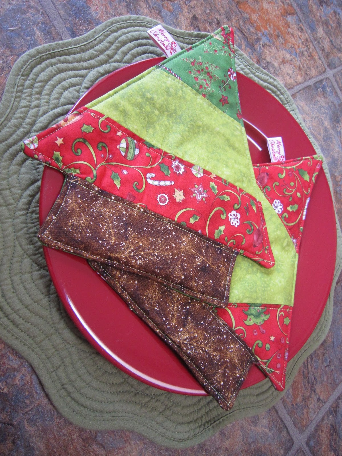 12 Days of Christmas 2013: Day 4 Quilted Tree Hot Pads