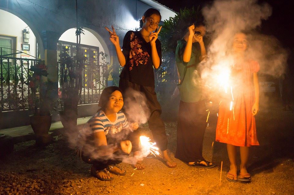 WARISAN NENEK: Bunga Api Dan Hari Raya