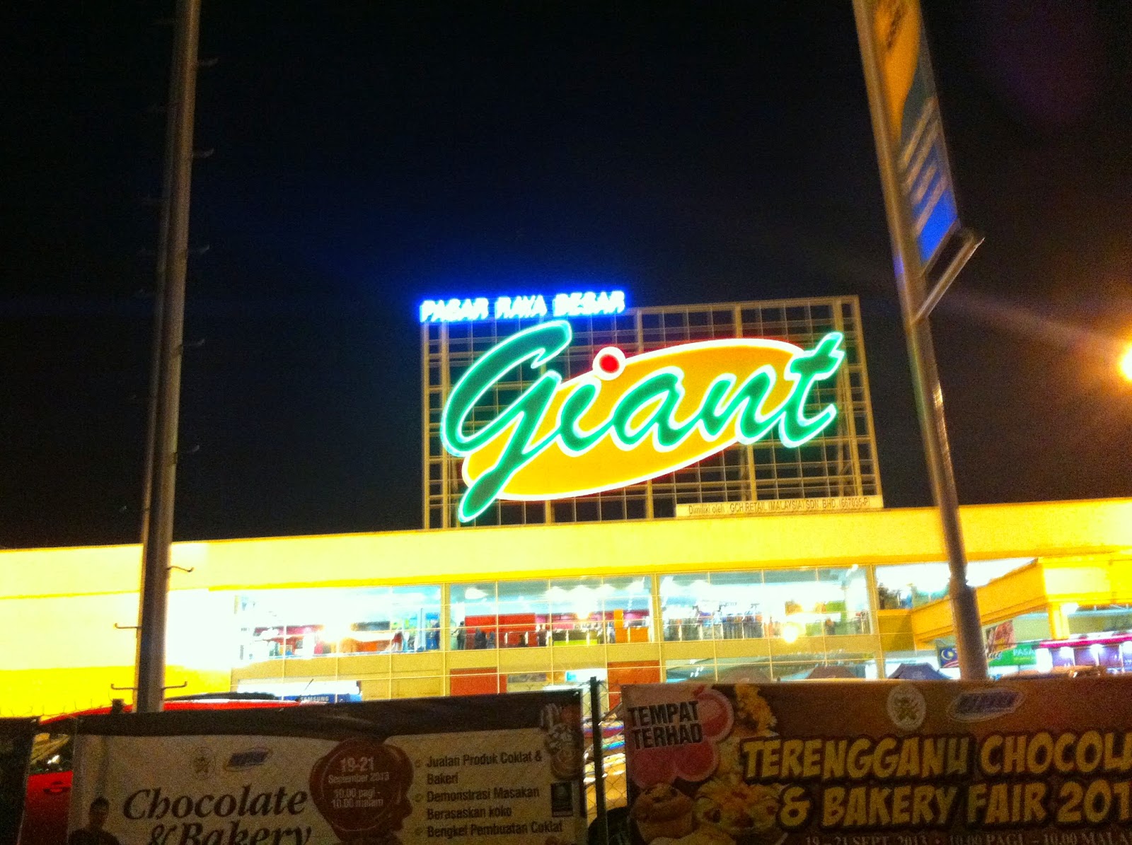 Our Journey : Terengganu Kuala Terengganu - Giant Supermarket "Badge Stall"