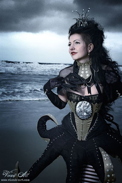 Steampunk Fashion Guide: Victorian Octopus Queen