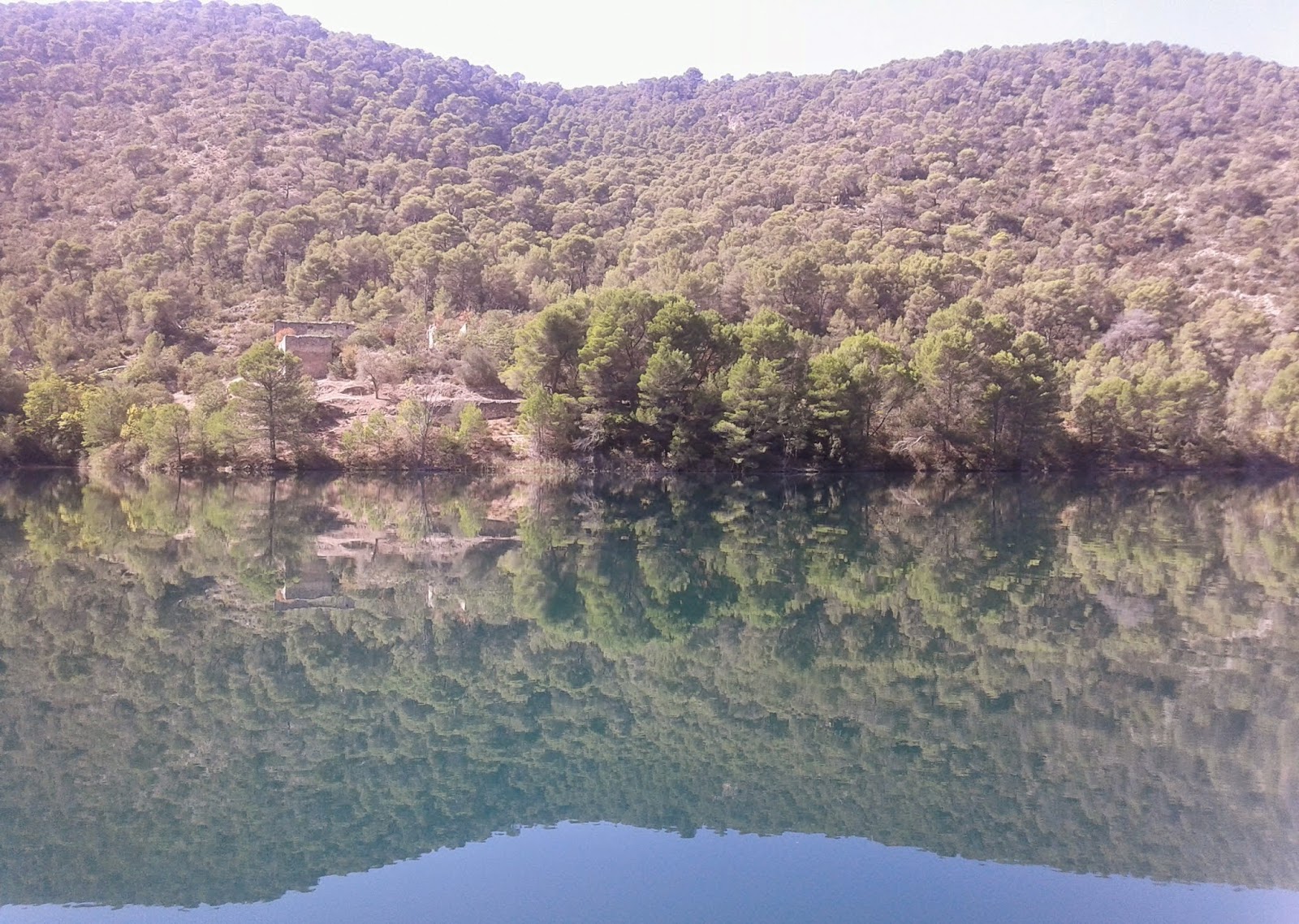Antonio Almazán: PASEO OTOÑAL POR EL LAGO BOLARQUE