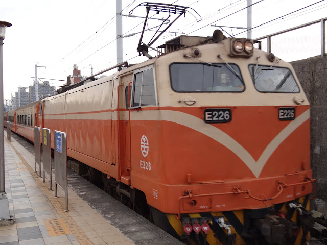 Blair's 鐵道攝影: E226電力機車 / TRA E226 Electric Locomotive