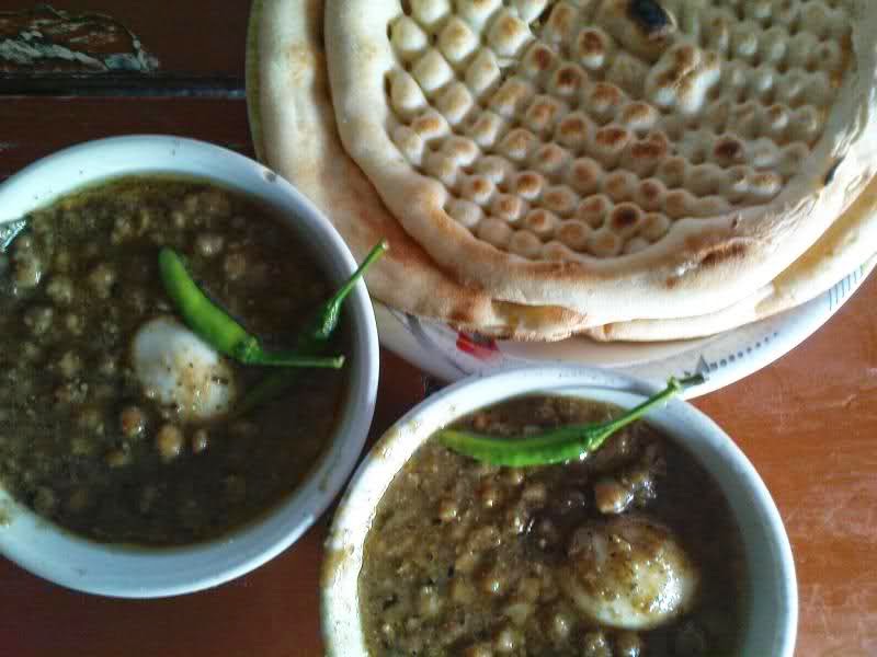 Baba Khan Biryani House: Naan Chanay for breakfast best Nashta place ...