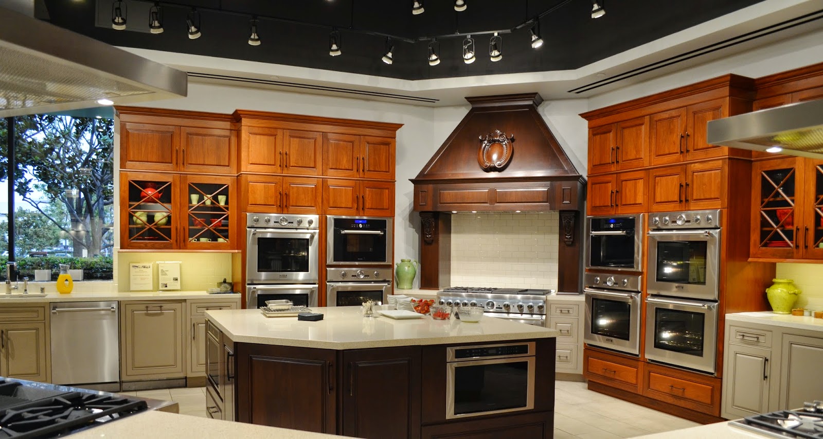 Lisa Mende Design: Traditional Home and Thermador " Great Kitchens" Getaway