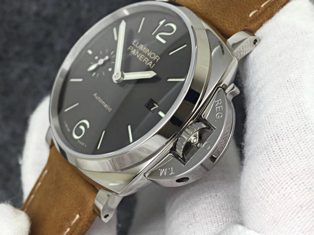 A man who was a luxury watch collector: Research Super Clone Replica ...