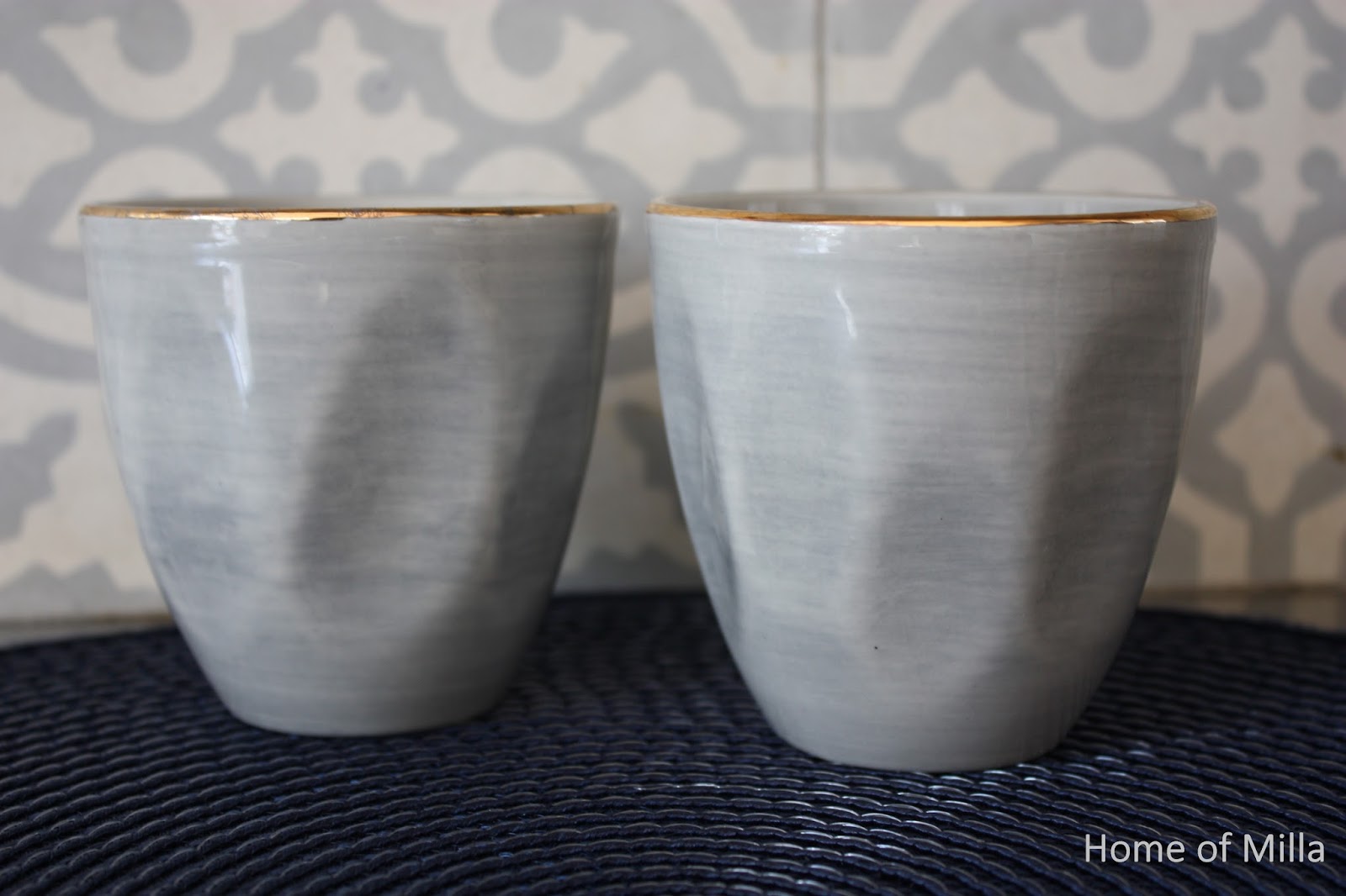 Home of Milla : GRÅA MUGGAR MED GULDKANT