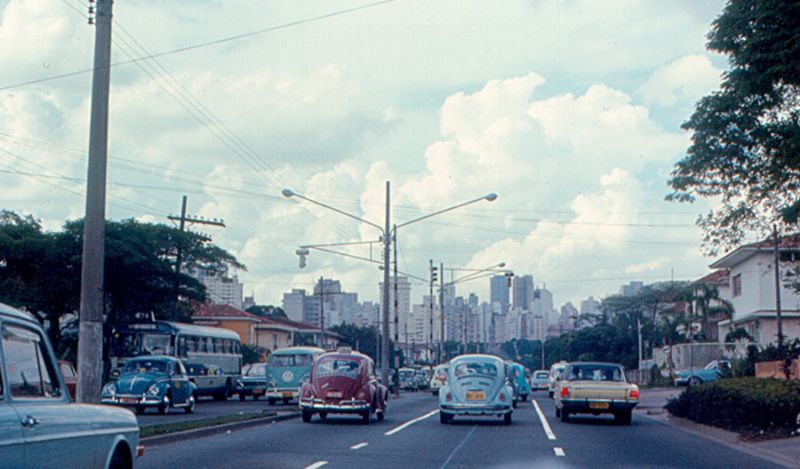 33 Fascinating Photos That Show Street Scenes of São Paulo, Brazil in ...