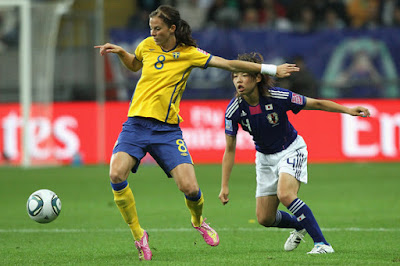 Beautiful Female Football Players: Female Footballer - Lotta Schelin ...