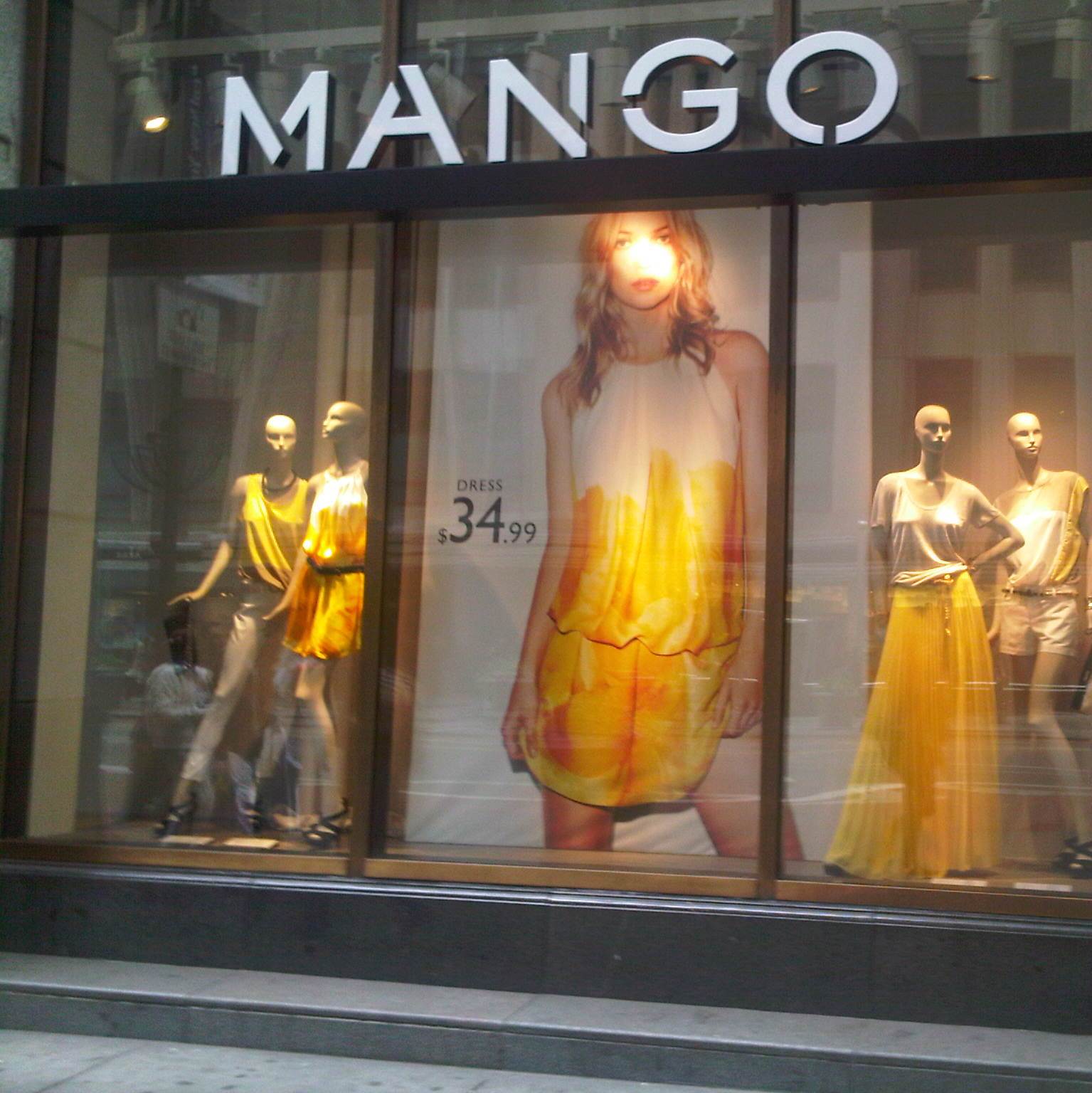 Yajaira's Fashion Notes: Window Display (Mango)