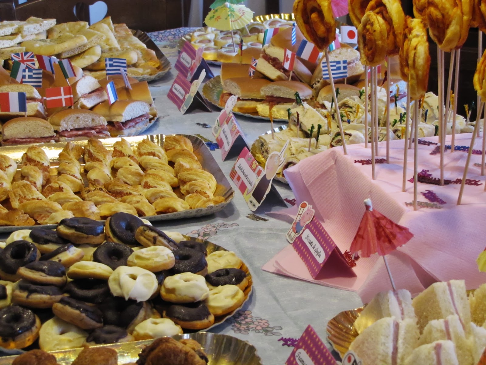 Buffet della Peppa Pig per Margherita - La casa del coniglio bianco