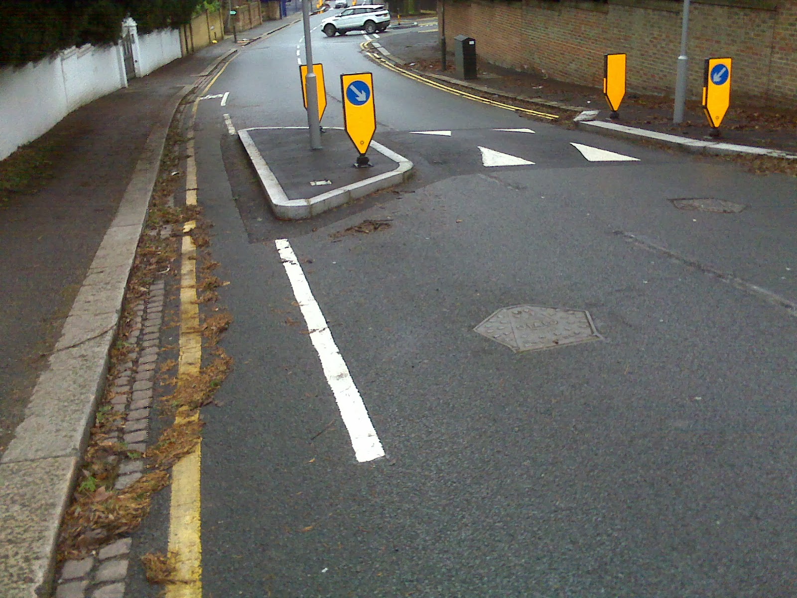 CycaLogical: Burghley Road Ballsup - How Not to Do Traffic Calming