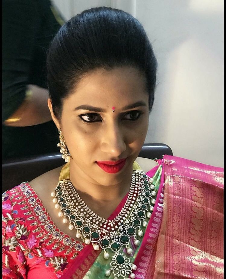 Regal Look Diamond Emerald Set - Jewellery Designs