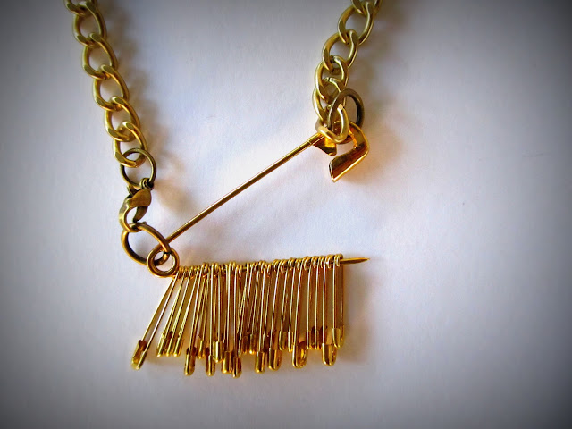 WobiSobi: Safety Pin Necklace, DIY