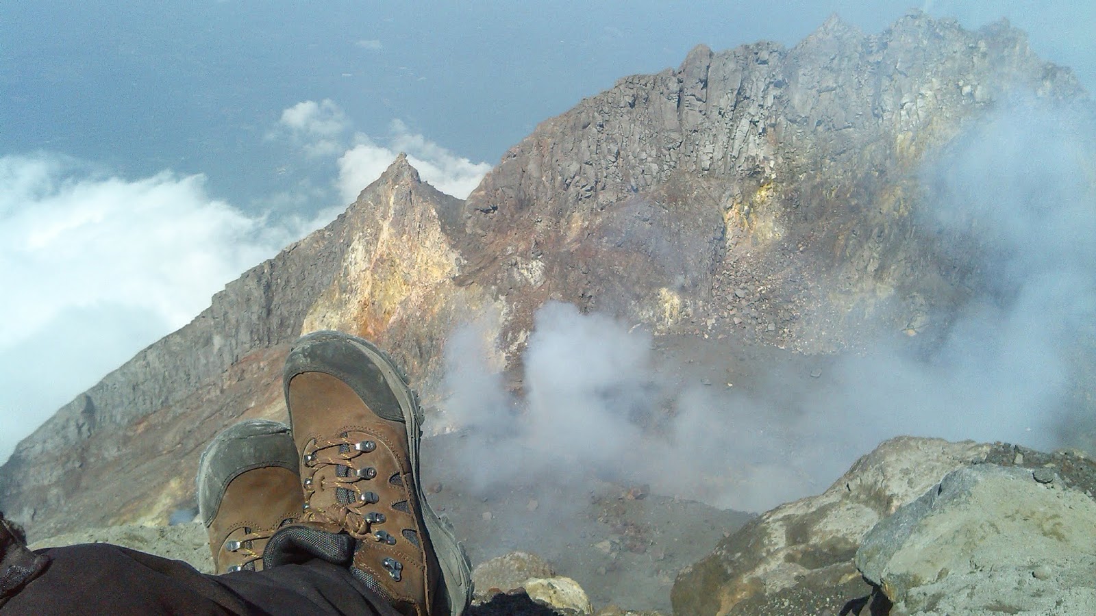 Pendakian Gunung Merapi Via Selo Sepasangcarrier