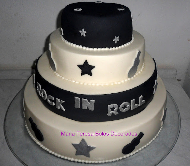Maria Teresa Bolos Decorados: Bolo menino Rock in Roll