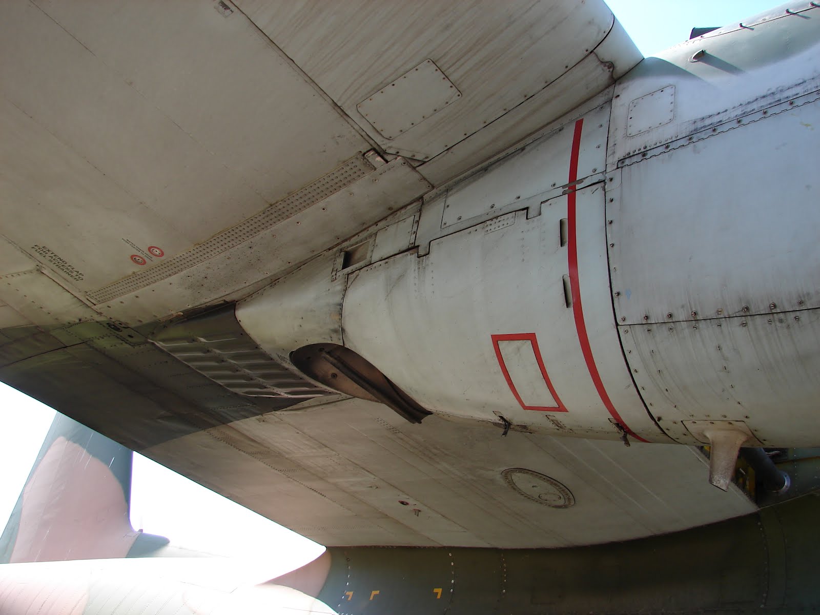 Aeronaves en detalle: Lockheed C-130B Hercules (TC-60)