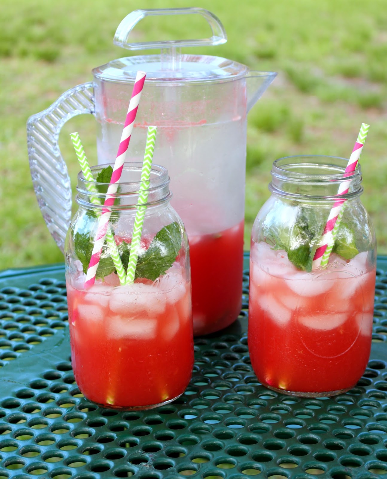 Juliana Grace Blog Space: Picnic Style with Watermelon Lemonade!
