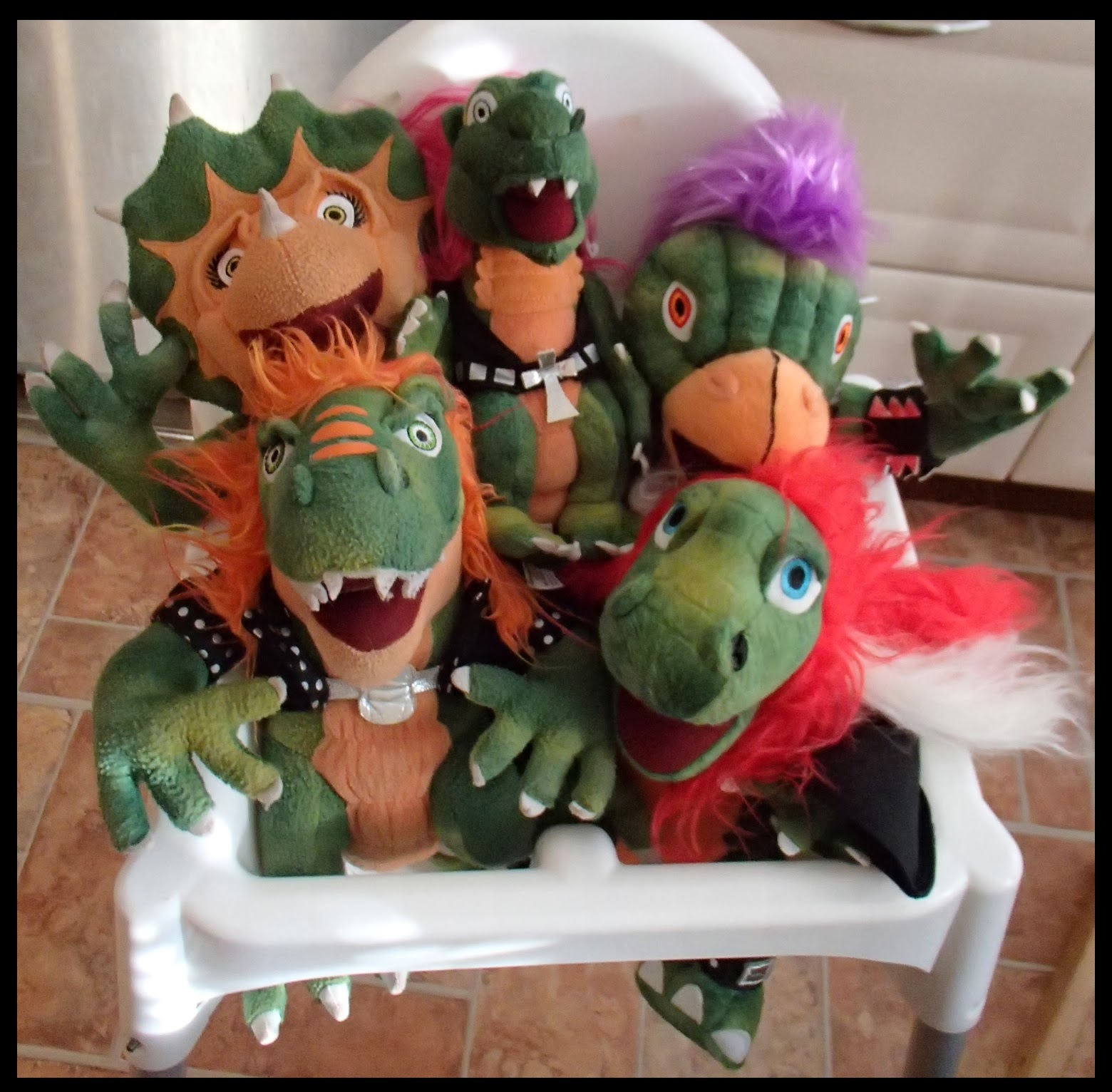 TsiSiskot: Pikkumiehen Hevisaurus-synttärit