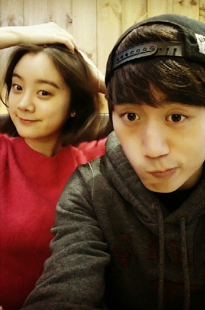 Wonder Girls' Lim snapped a cute photo with her brother - Wonderful ...
