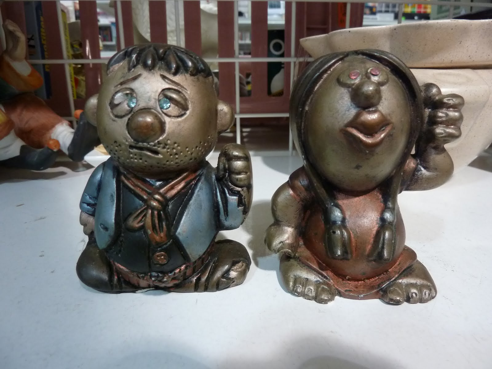 Things that catch my eye at the thrift store: Four ugly things