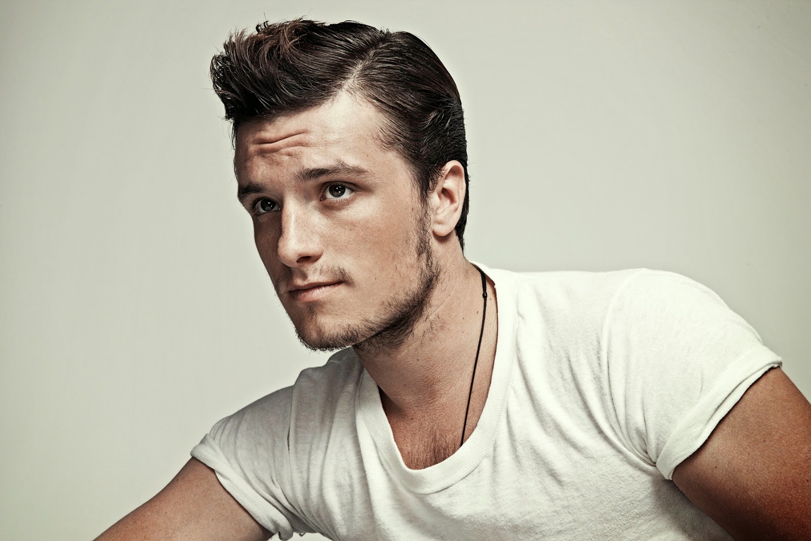 [Actualizado] Nuevo photoshoot de Josh Hutcherson para Out Magazine ...