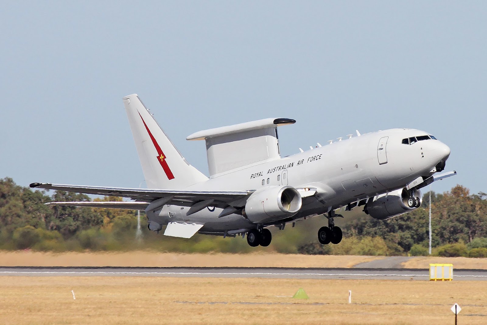 Perth Airport Spotter's Blog: RAAF Wedgetail A30-005 Blasts off on ...