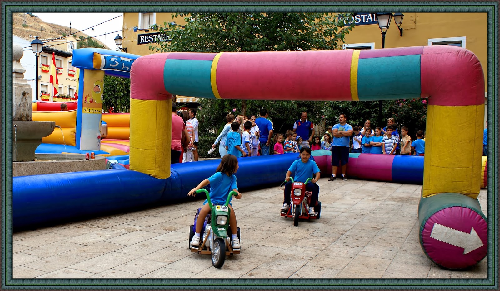 - -TENDILLA DE FIESTA - -: 2013. Parque infantil.