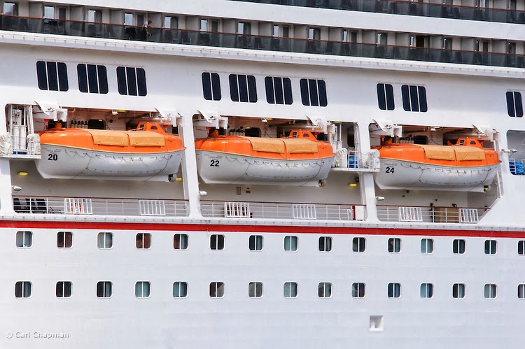 Exo Cruiser: Inflatable Life Capsule - "Space Lifeboat"